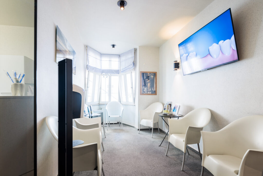 DENTOPLUS — Mitarbeiter Recruiting